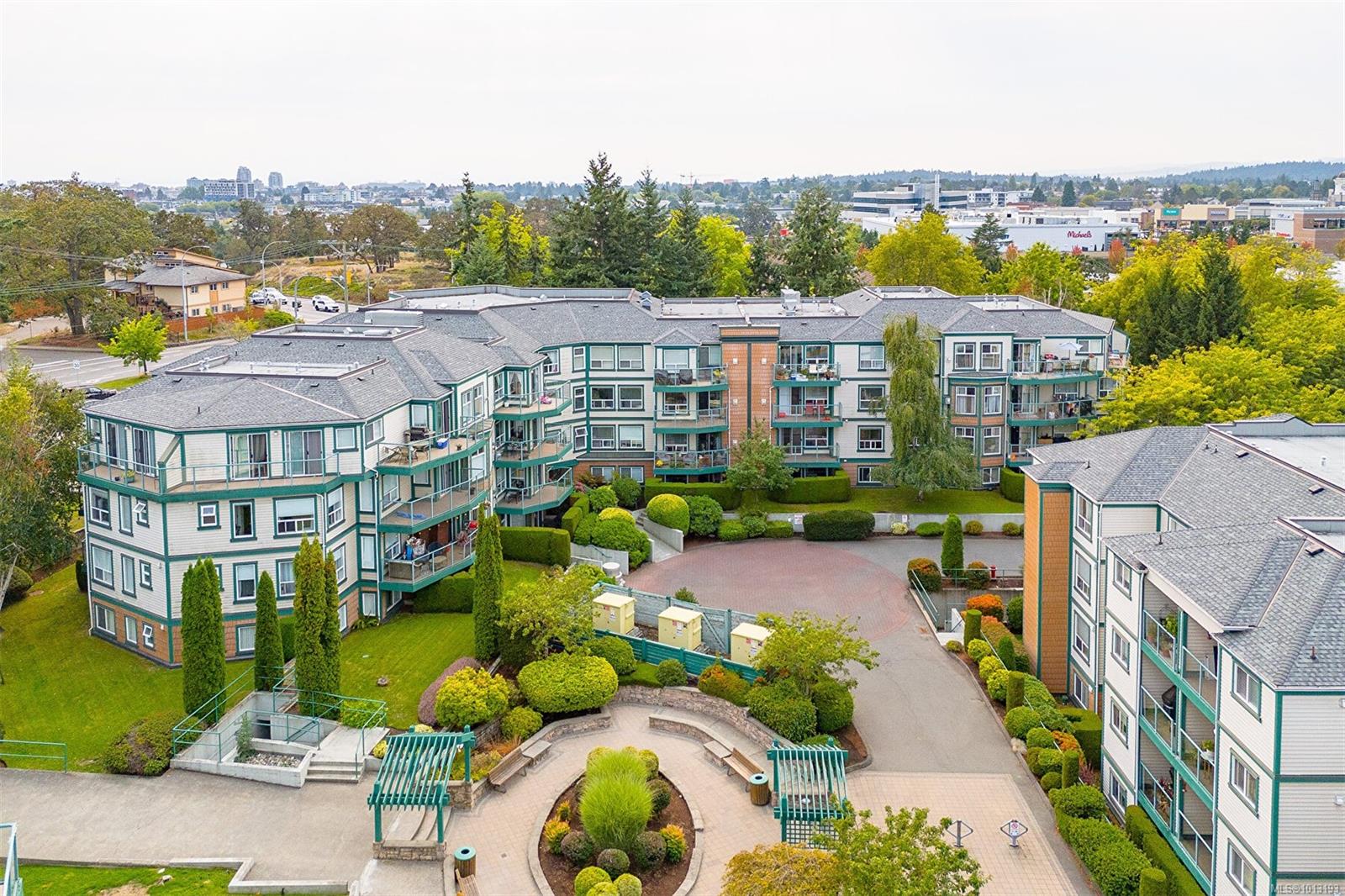405-898 Vernon Ave, Chelsea Green, Saanich, Saanich East | Condo for ...