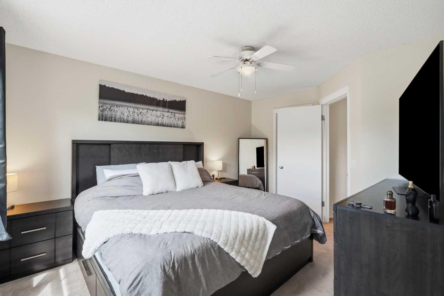 60 PRESTWICK HEIGHTS SE, CALGARY, AB T2X 4H8 House For Sale | REMAX ...