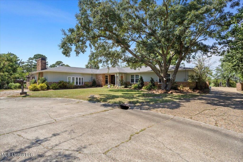 5207 North Drive, Moss Point, MS 39563 (MLS # 4124784) | Hopper Properties