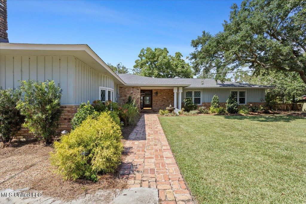 5207 North Drive, Moss Point, MS 39563 (MLS # 4124784) | Hopper Properties