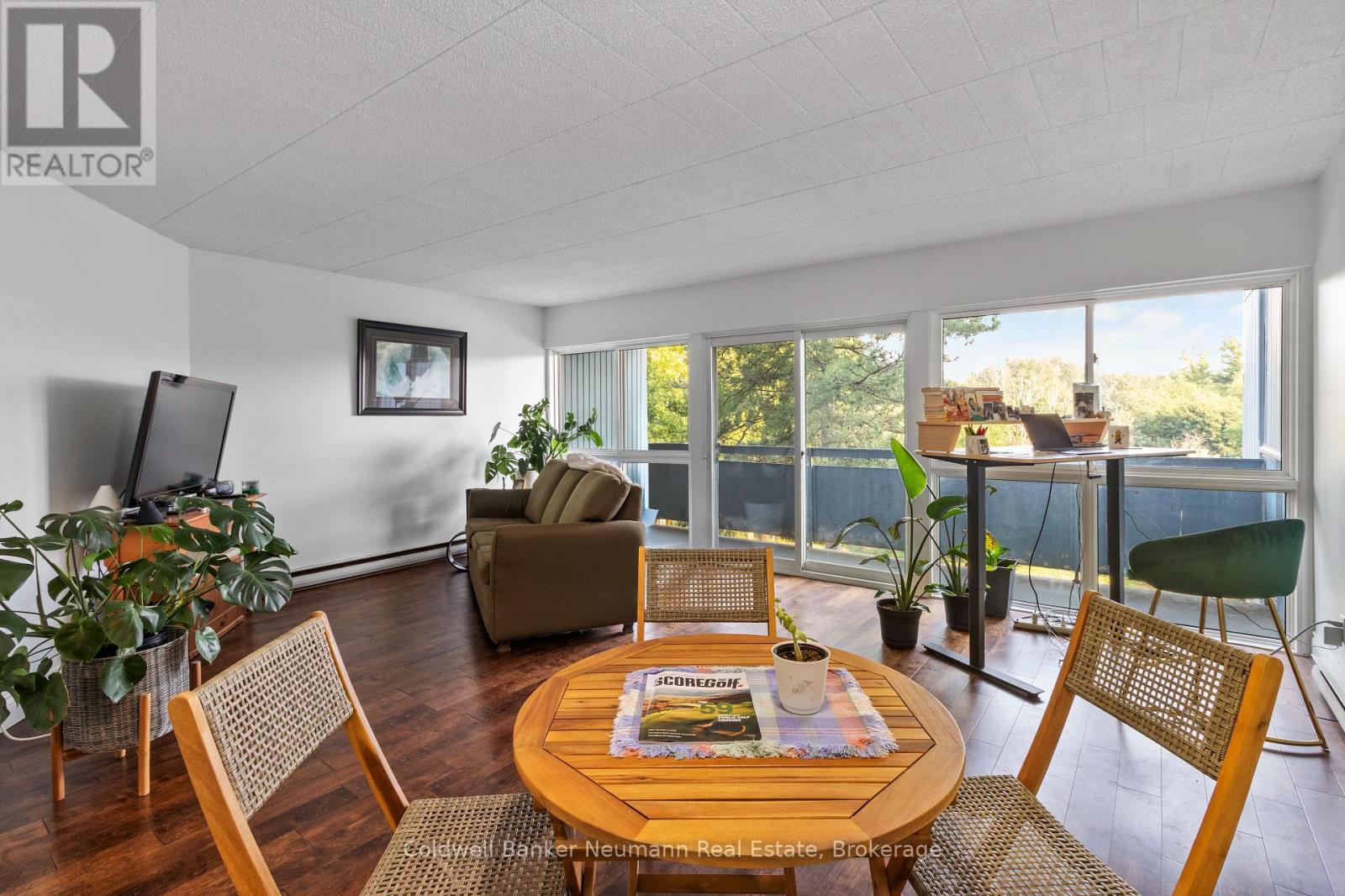 105 Conroy Crescent 301, Guelph (Dovercliffe Park/Old University) ON ...