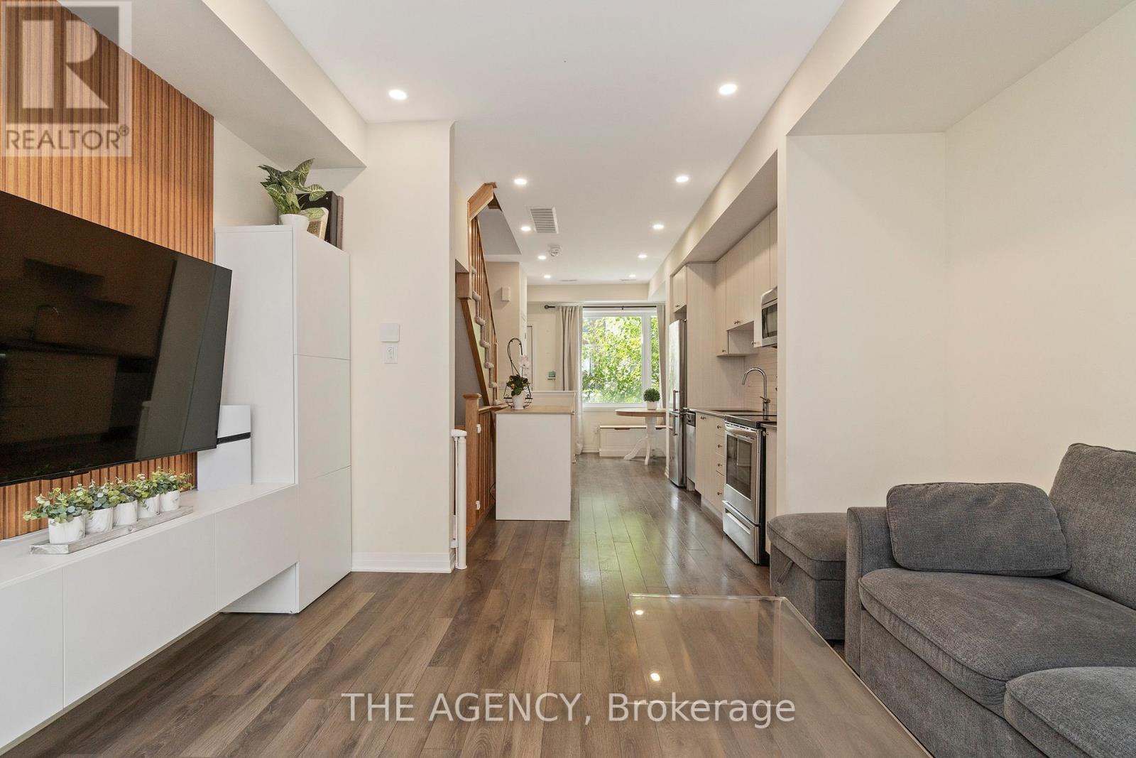 19 Thomas Mulholland Drive, Toronto (Downsview-Roding-CFB) ON Real ...