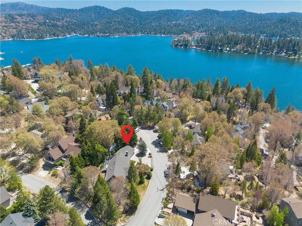 881 Como Lane, Lake Arrowhead, CA 92352 | MLS RW24091566 | Listing ...