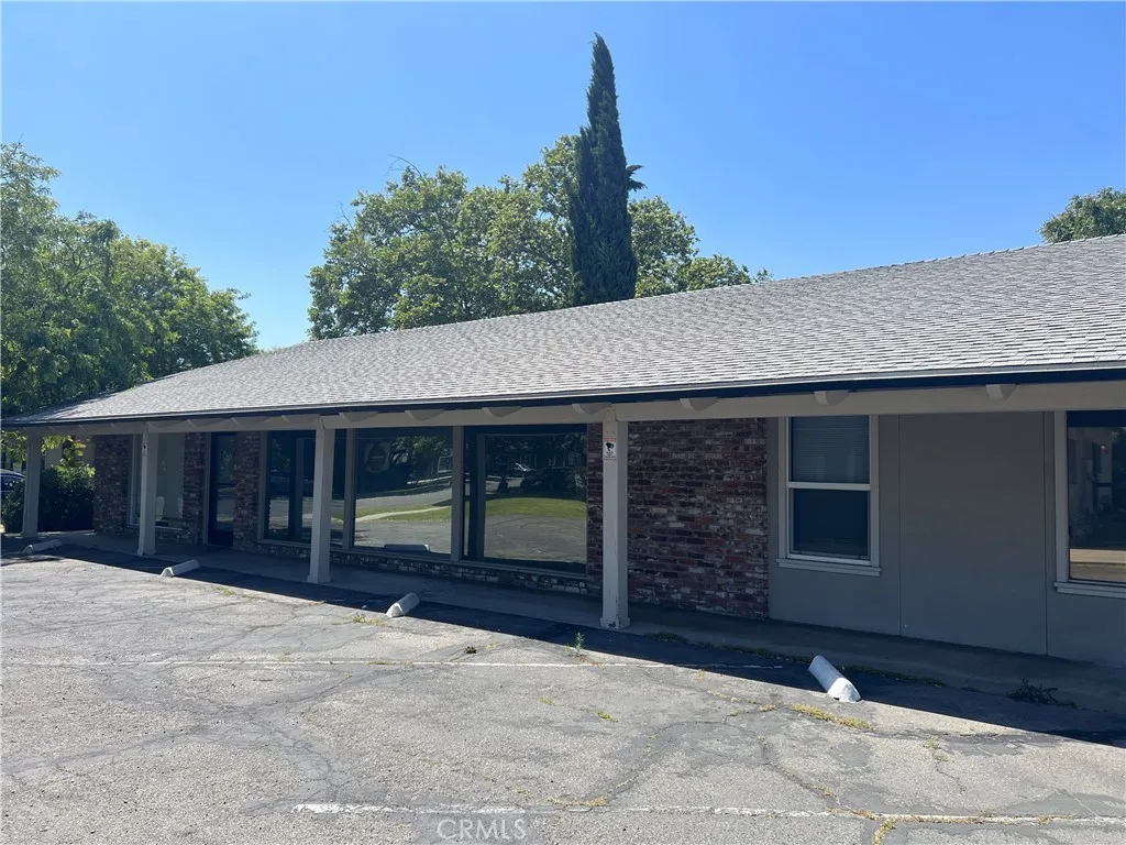 1017 W 18th Street, Merced, CA 95340 | MLS MC25093959 | Listing ...