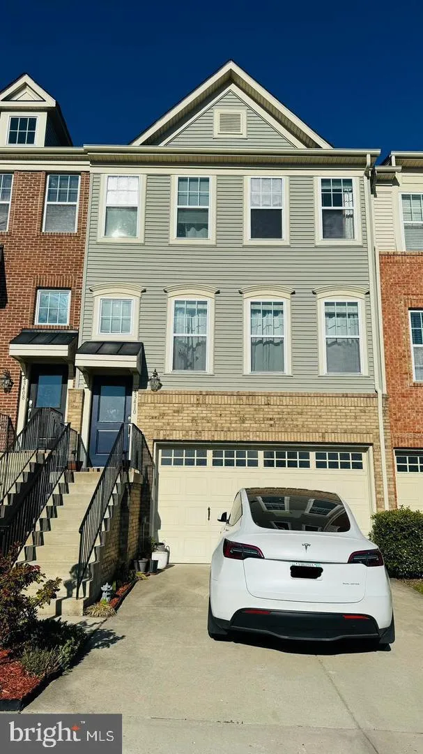 3296221723.jpeg?format=webp