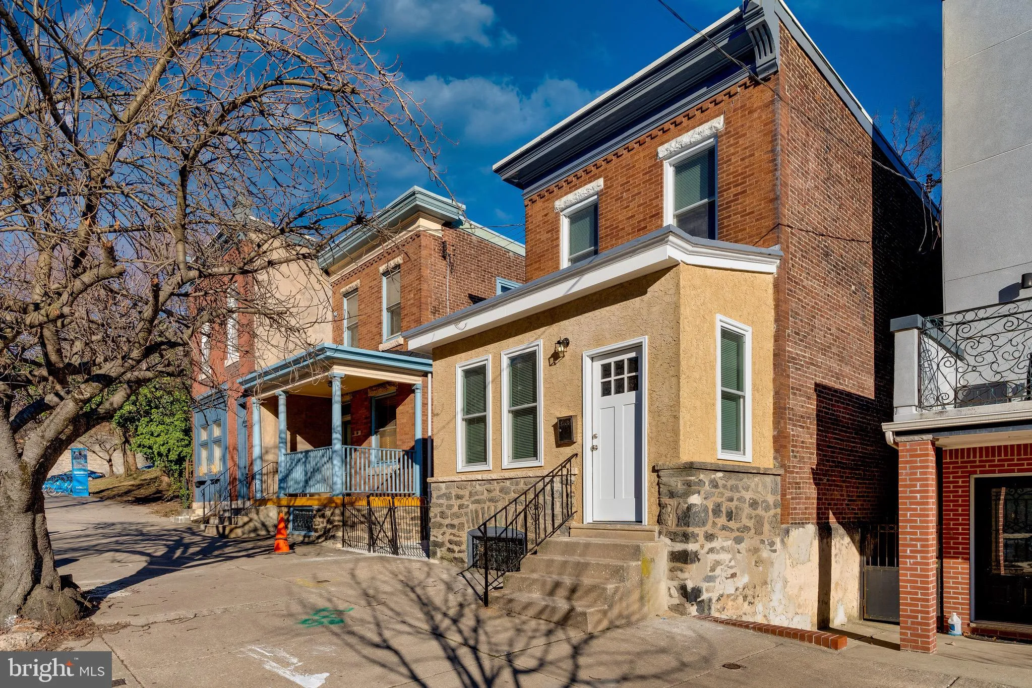 3860088859.jpeg?format=webp