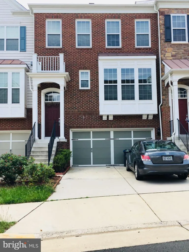 4042911095.jpeg?format=webp