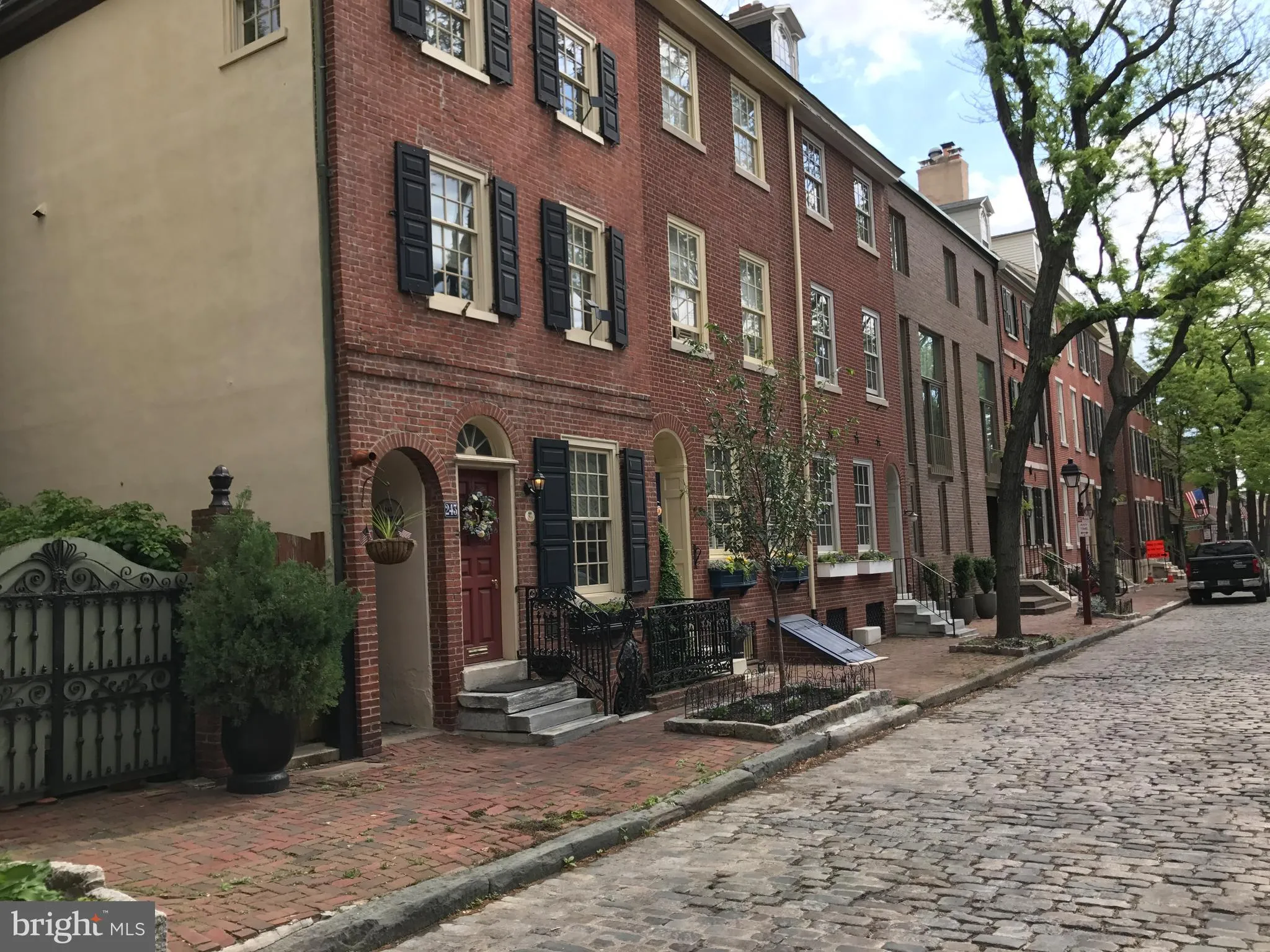 550598197.jpeg?format=webp