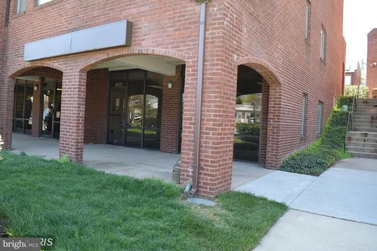 1038930296.jpeg?format=webp