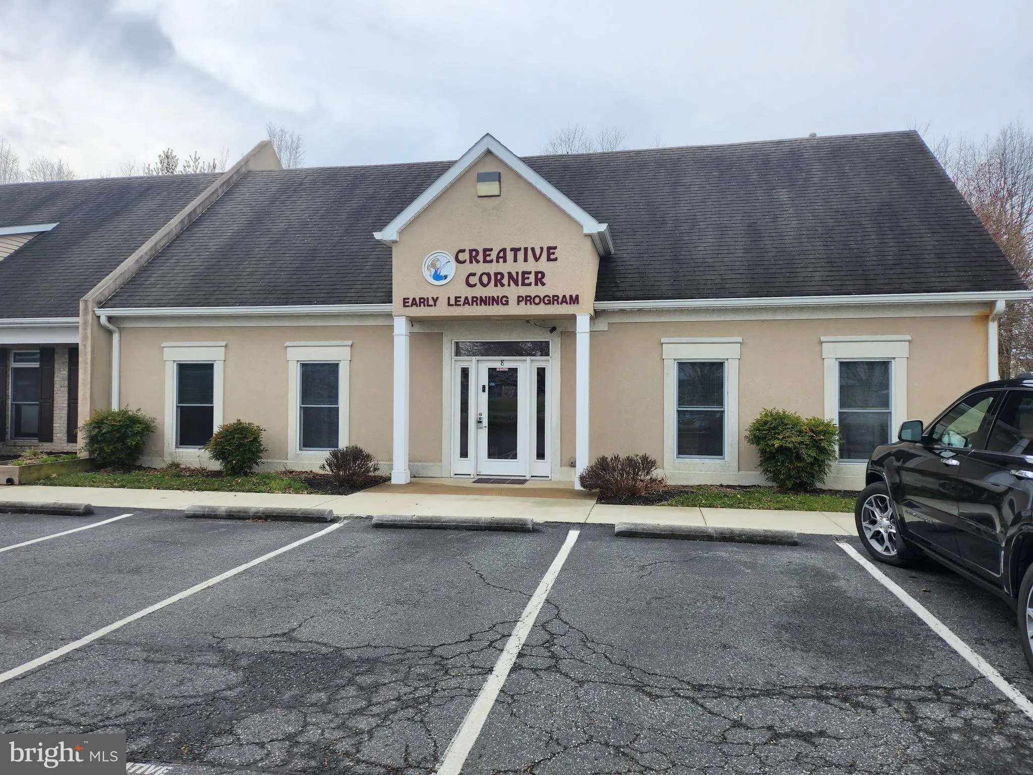 3005427857.jpeg?format=webp