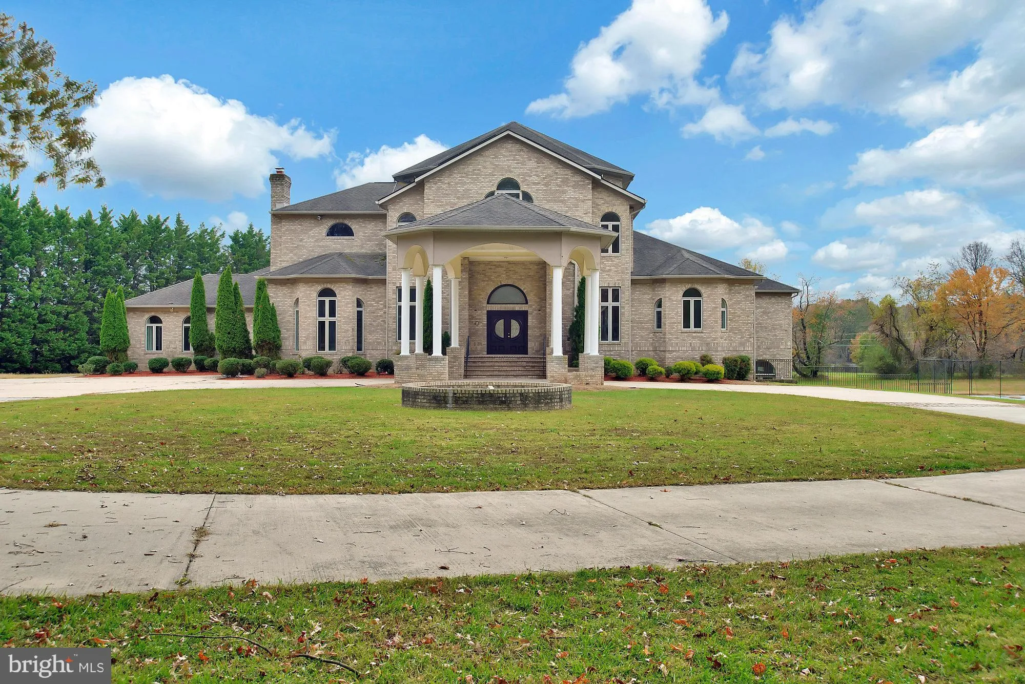 3691921669.jpeg?format=webp