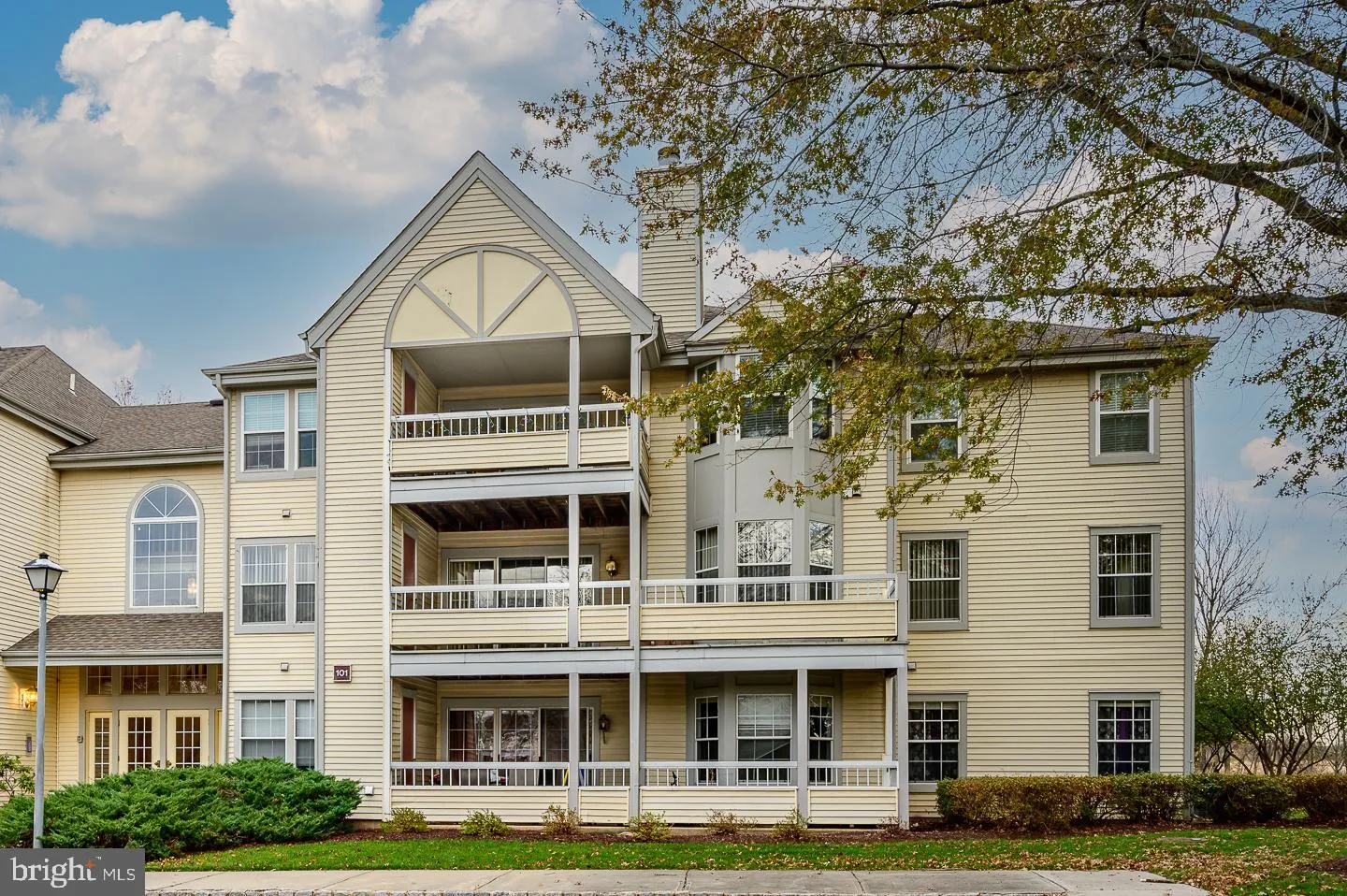 836462855.jpeg?format=webp