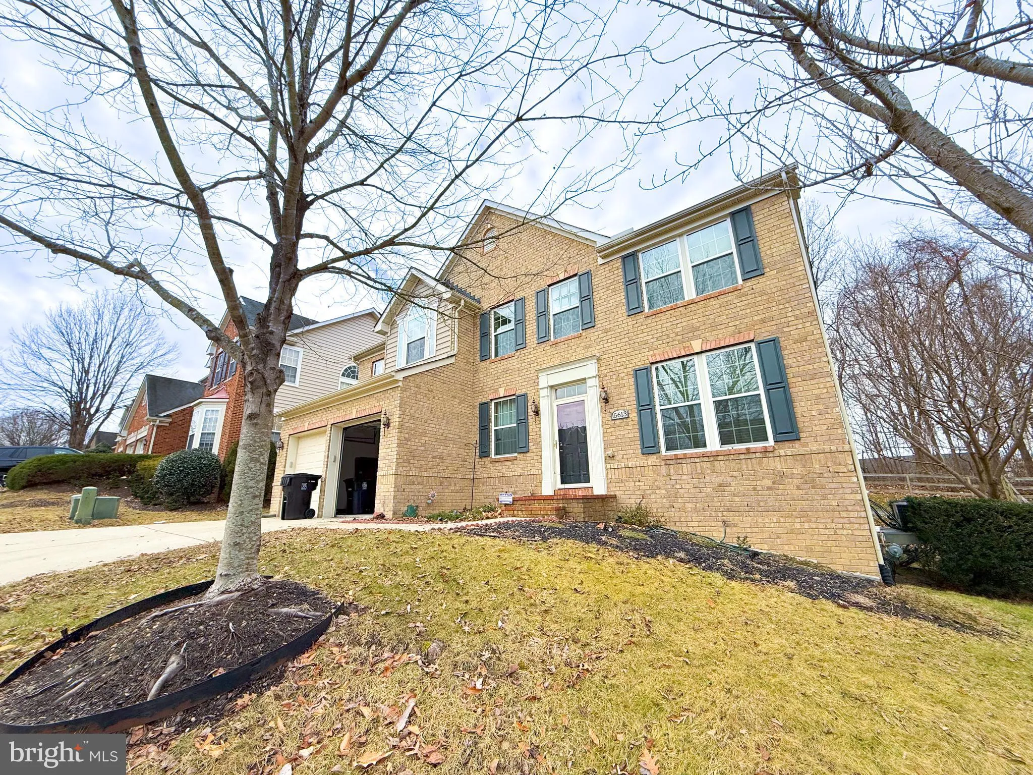 1033054305.jpeg?format=webp