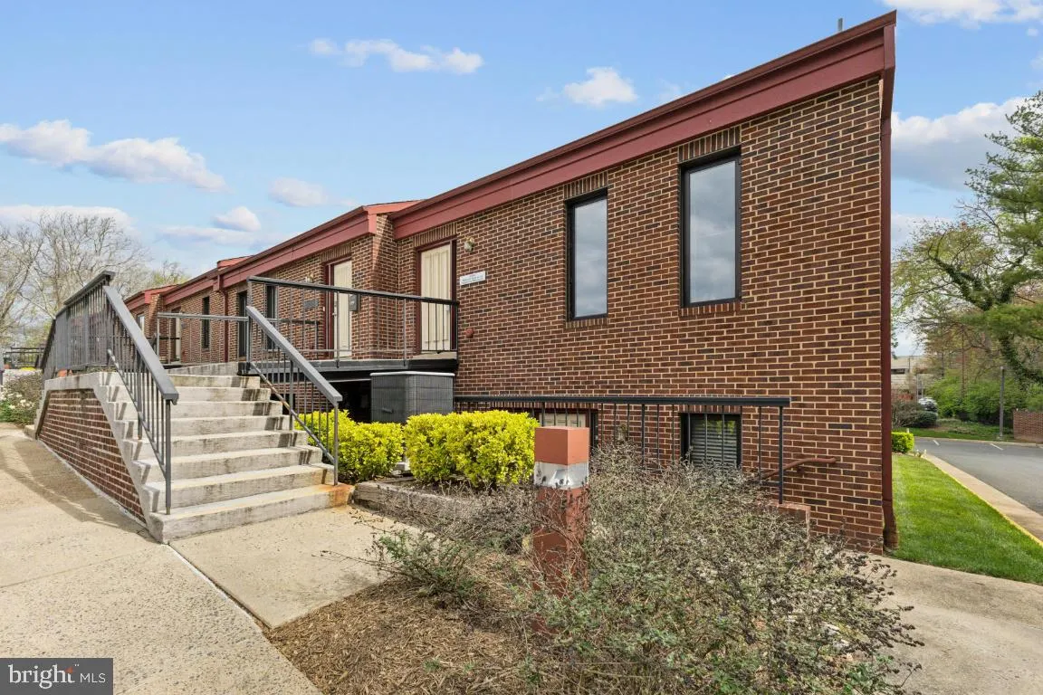 2747265996.jpeg?format=webp