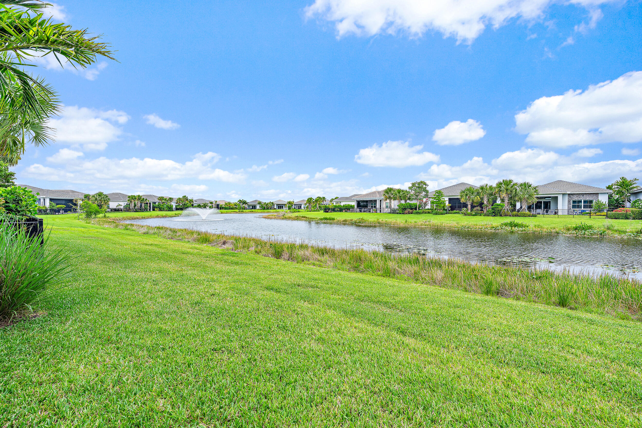 10075 Driftwood Way, Palm Beach Gardens, FL, 33412 - SquareFootHomes ...