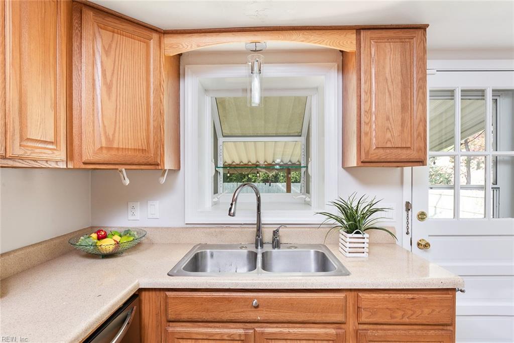 813 Hilltop Road, Virginia Beach, VA 23454 | MLS 10463435 | Listing ...