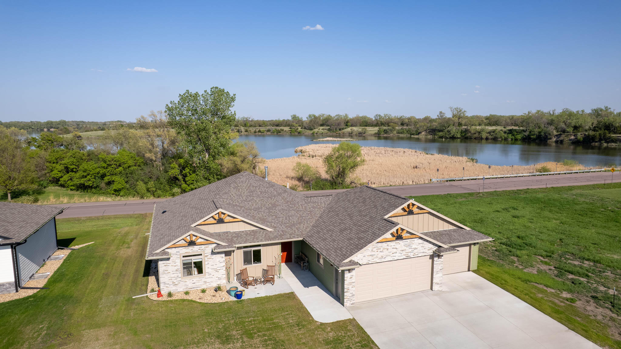 5700 Island Ct | Mitchell Realty LLC