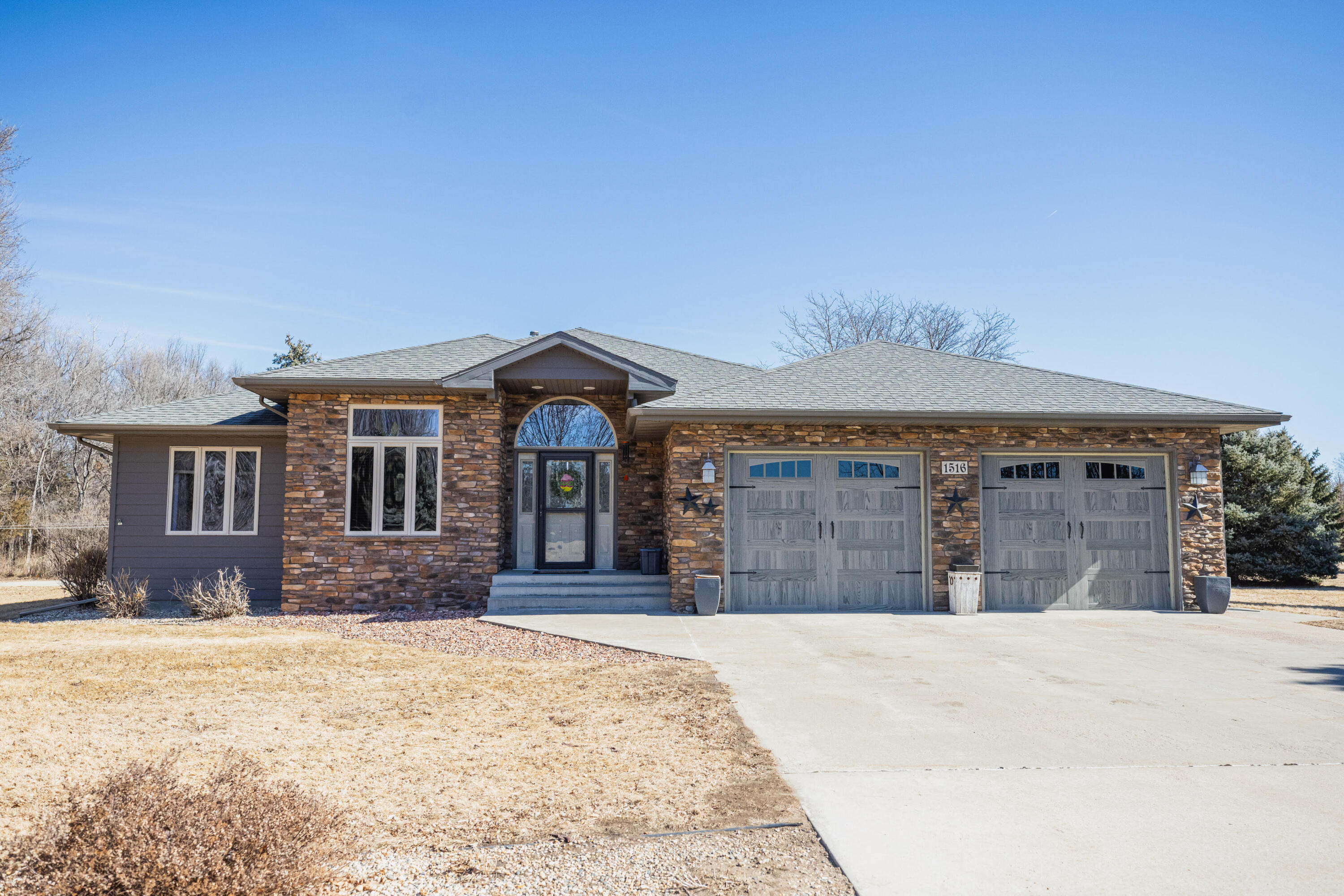 1516 Deerfield Ln | Mitchell Realty LLC