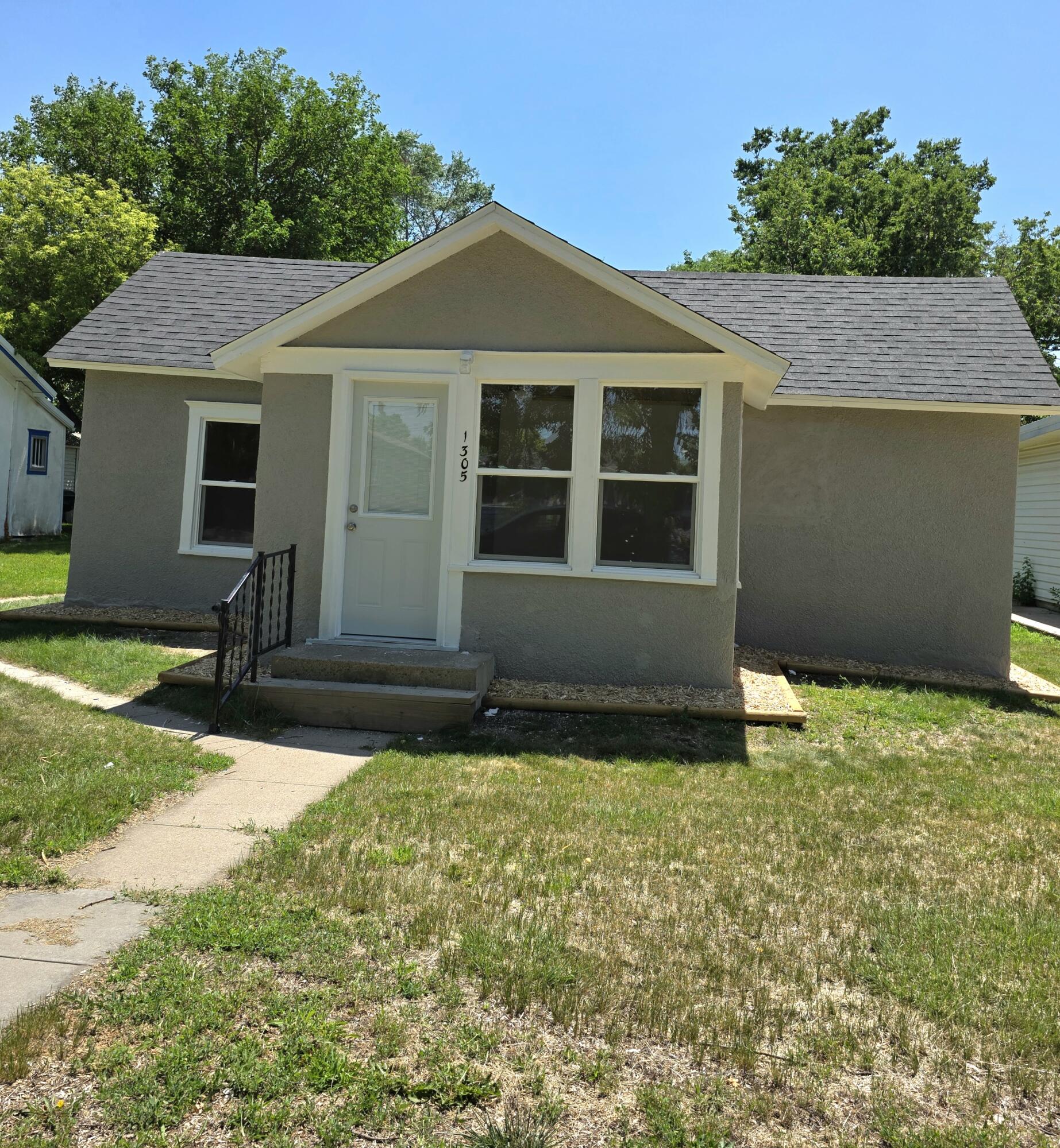 1305 E Hanson Ave | Mitchell Realty LLC