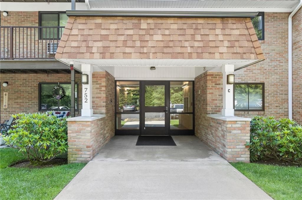 752 Quaker Lane Unit C310, Warwick, RI 02818 | MLS 1338906 | Listing ...