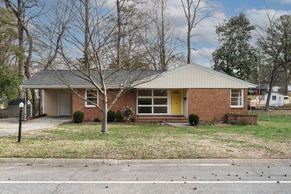 1302 Lakeside Drive Garner Nc 27529 Mls 2495402 Howard Hanna