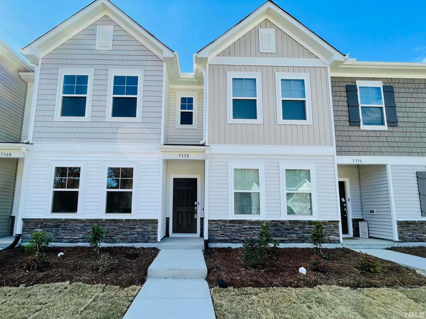 2088068262.jpeg?format=webp