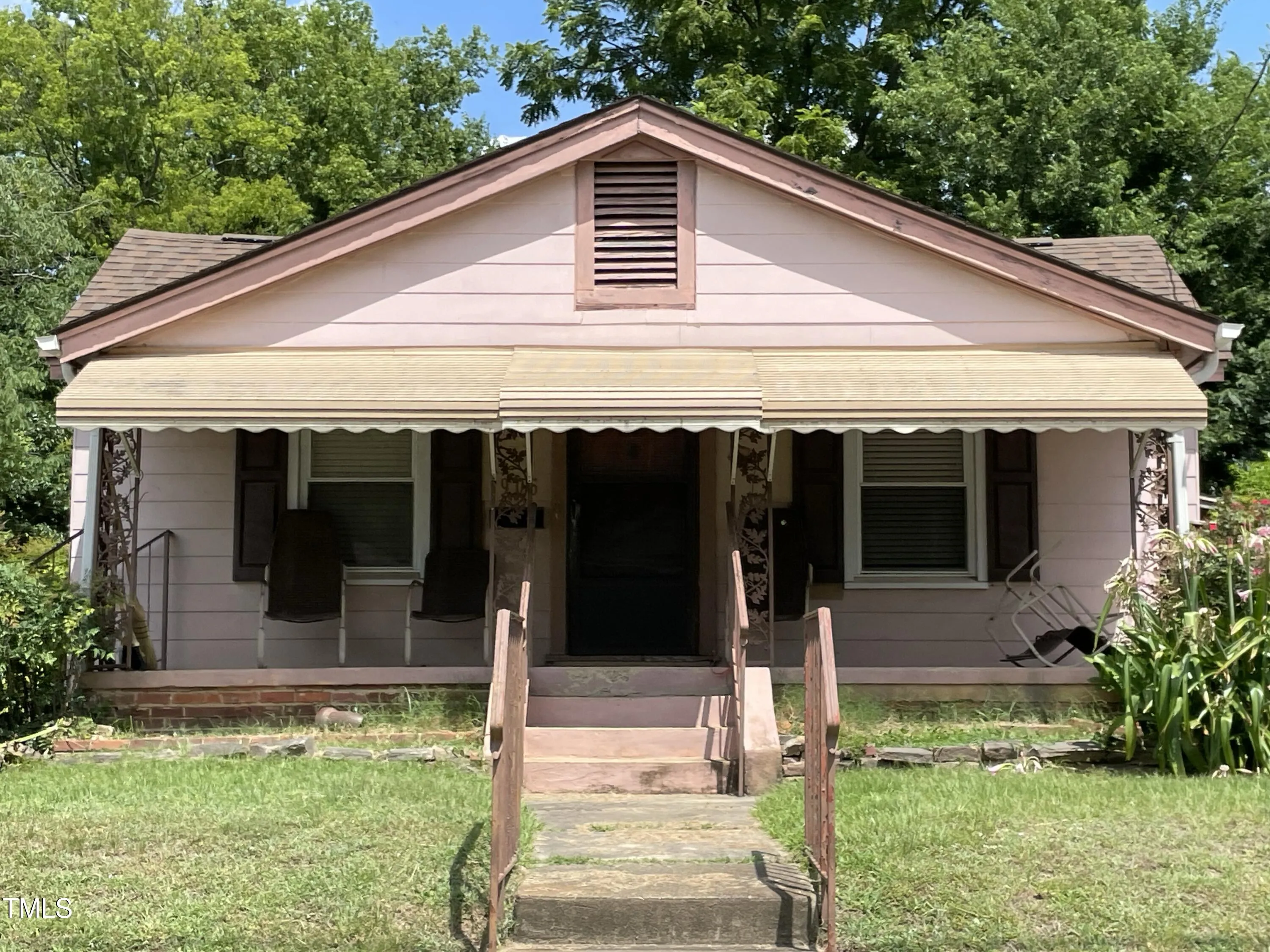 4095233711.jpeg?format=webp