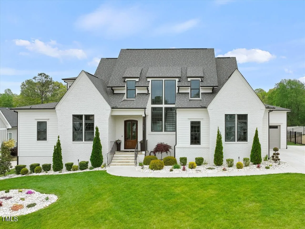 885613631.jpeg?format=webp