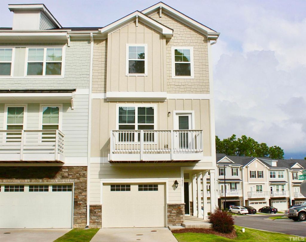 1025 Diamond Dove Lane, Apex, NC 27502, MLS #10060714 - Howard Hanna