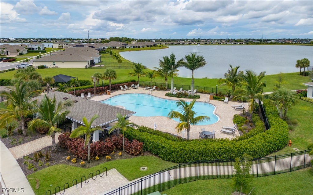 374 Spring Hill Lake Loop, Cape Coral, FL 33993 (MLS # 2025012302 ...