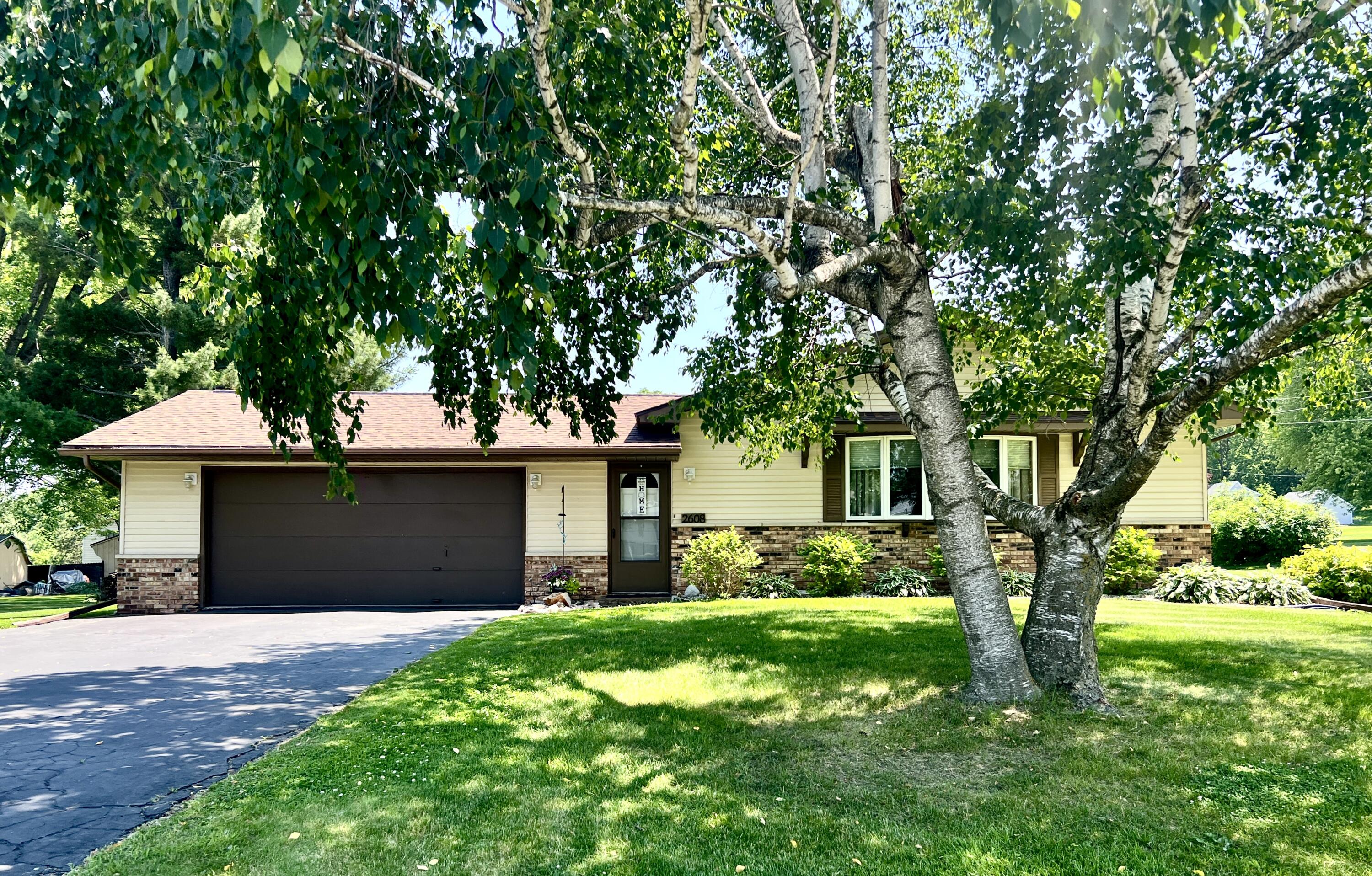 2608 Longview Ct, La Crosse, WI 54601 | MLS 1923618 | Listing ...