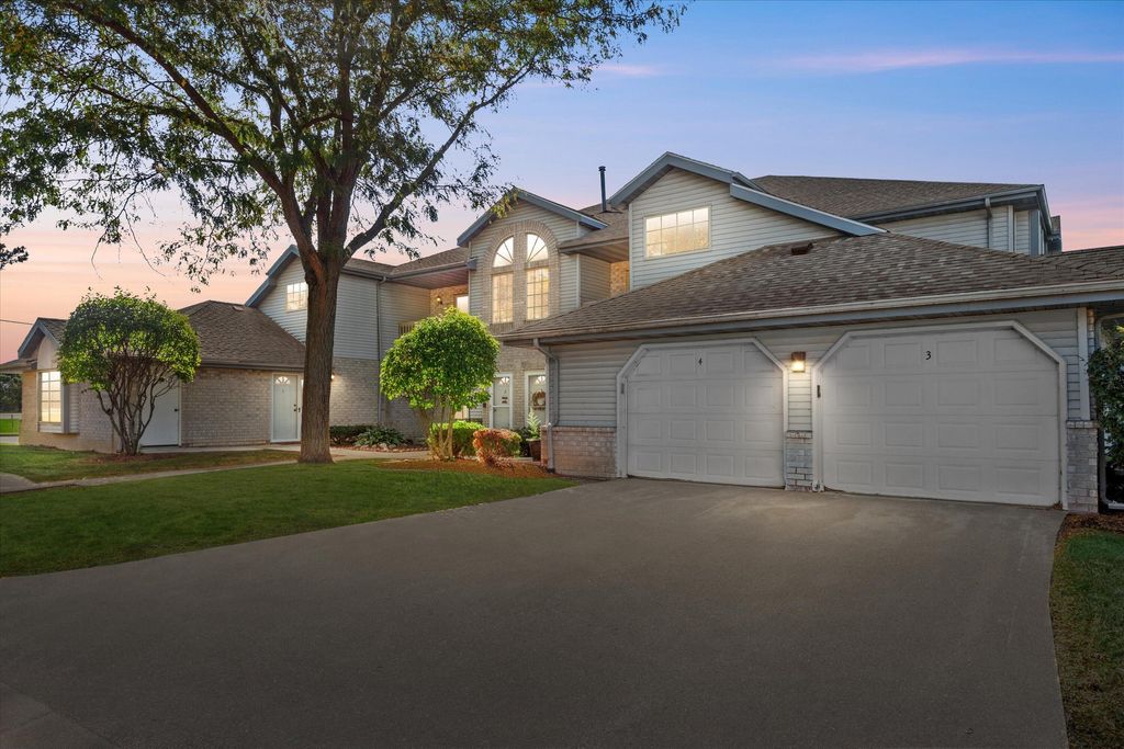 9390 W Loomis Rd 3, Franklin, WI Townhome or Condo Property Listing ...