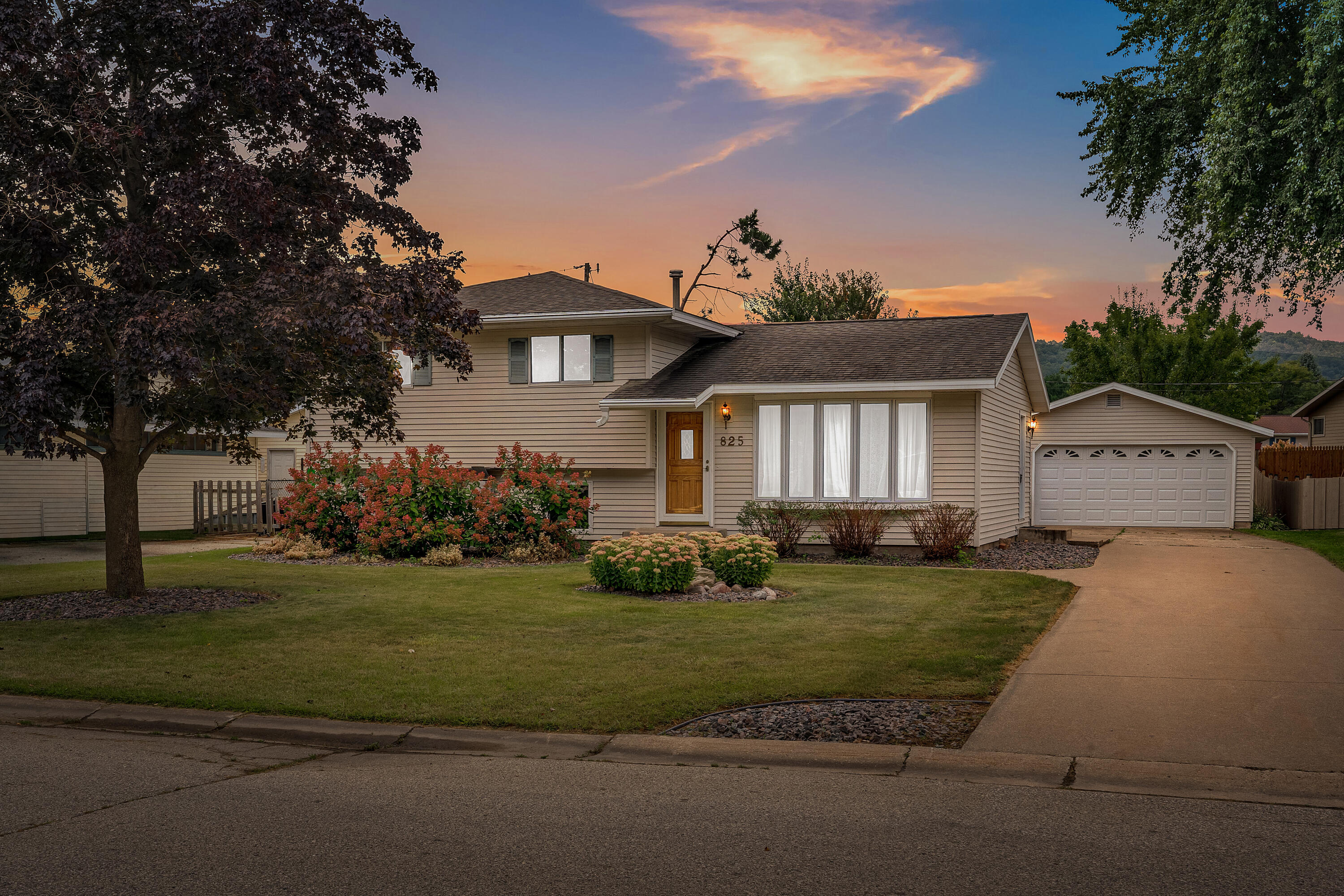 825 Welshire Dr, La Crescent, MN 55947 | MLS 1933851 | Listing ...