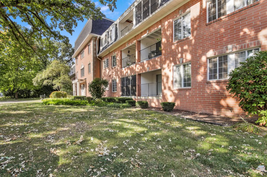 12990 W Bluemound Rd 301, Elm Grove, WI Townhome or Condo Property ...