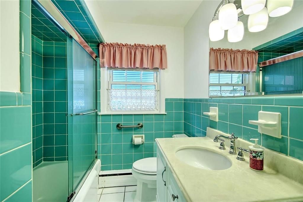 98 Iroquois Road, Cumberland, RI 02864 | MLS 1397588 | Listing ...