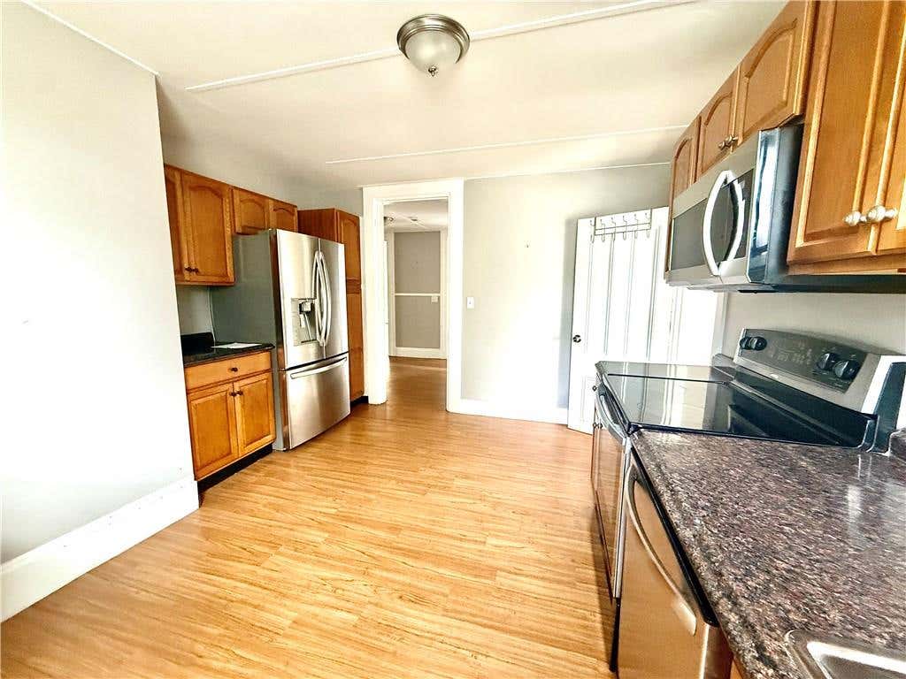 571 Spring Street Unit 2, Newport, RI 02840 | MLS 1398890 | Listing ...