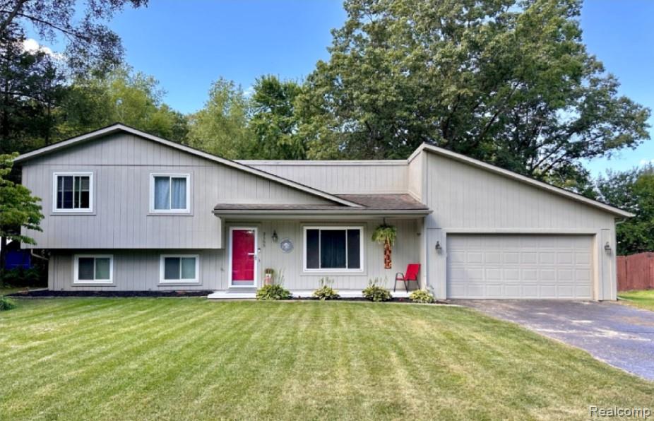 3165 Jennella Drive, Commerce Charter Township MI Real Estate Listing ...