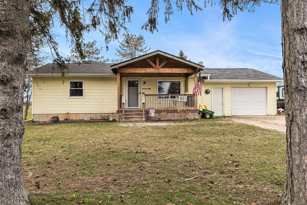 6211 E ALLEN Road, Fenton, MI 48430, MLS #20250026161 - Howard Hanna