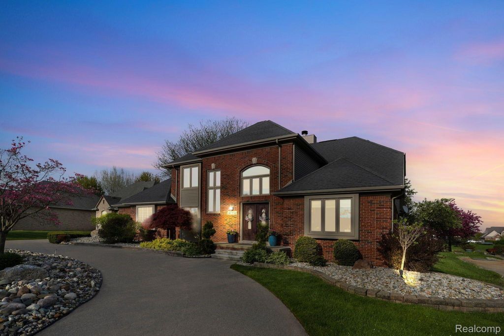 47352 DOVE Court, Shelby Township, MI 48315, MLS #20250033796 - Howard ...