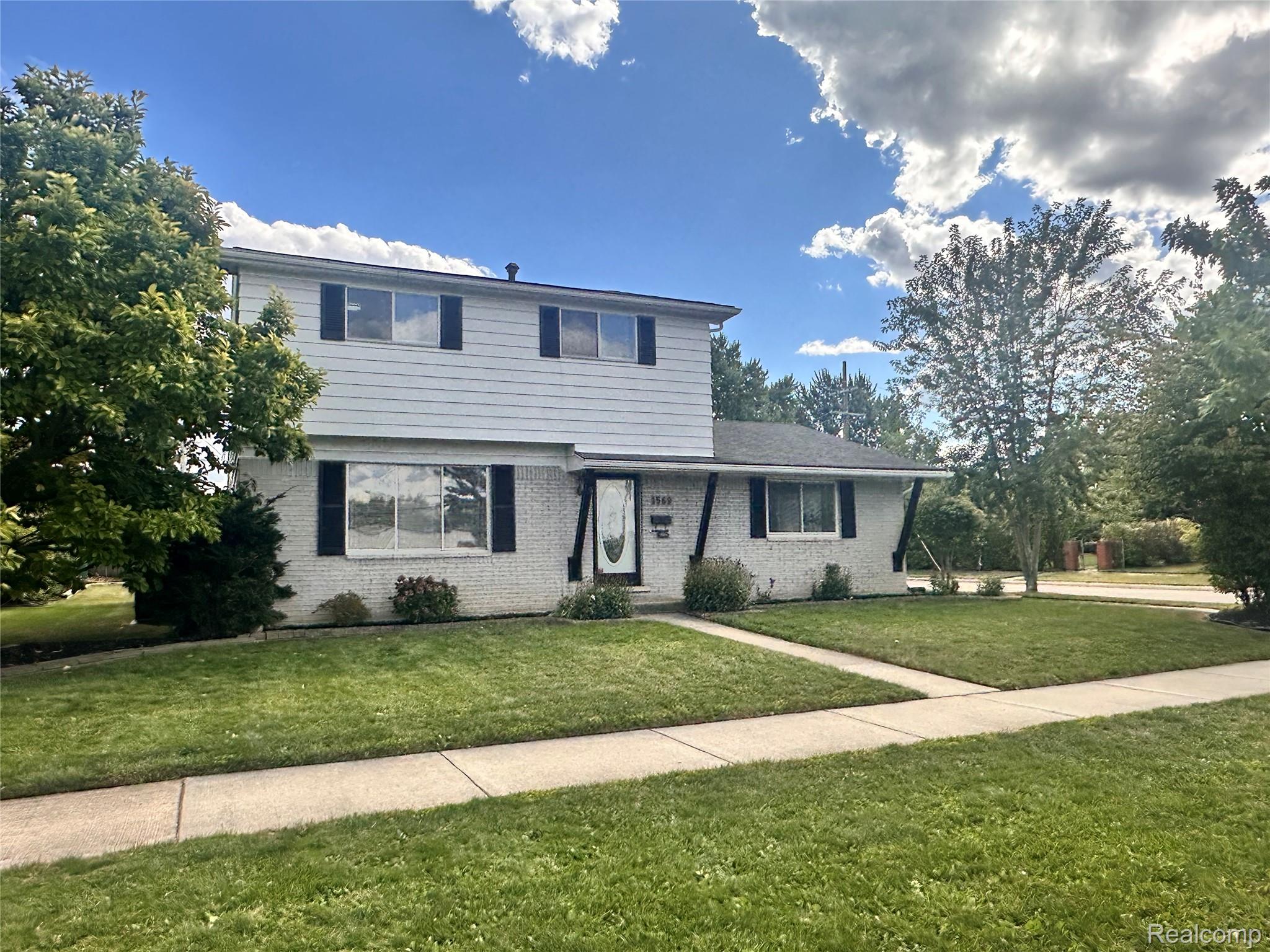 1569 W Whitcomb Avenue, Madison Heights City MI Real Estate Listing ...