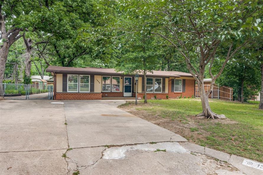 1305 W Lavender Ln, Arlington, TX 76013 for sale - Stessa