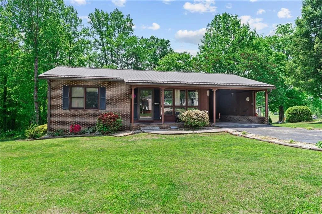 926546760.jpeg?format=webp