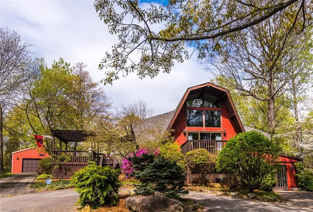 2444977358.jpeg?format=webp