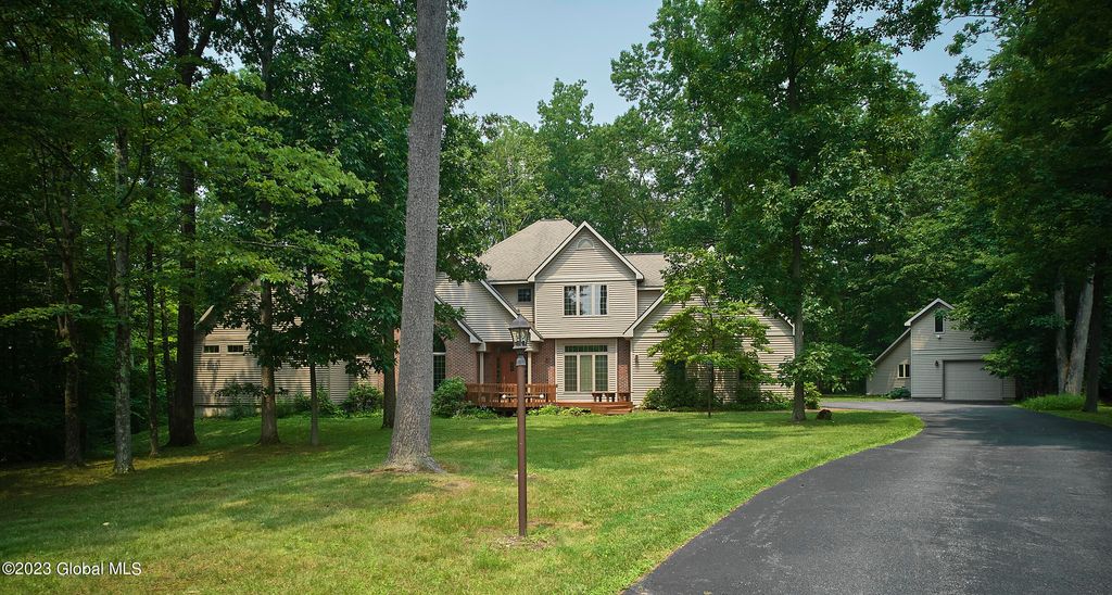 13 Pineview Lane, East Greenbush, NY 12061, MLS #202320868 - Howard Hanna