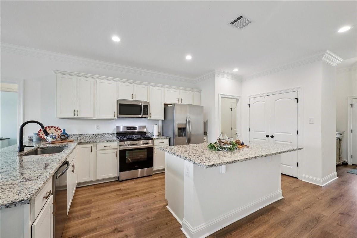 1115 Little Cypress Loop, Orange TX Real Estate Listing | exitrealty.com®