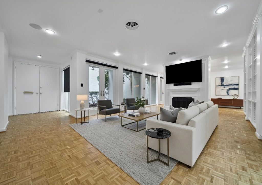 33 River Hollow Lane For Sale, Houston, TX 77027 Home | ByOwner