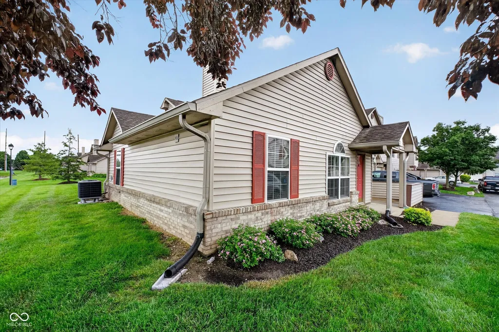 3074 Wildcat Lane, Indianapolis, IN 46203 | MLS 22104150 | Listing ...