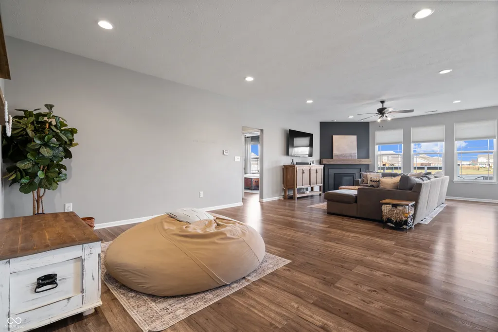 4726 W Lawrence Way, New Palestine, IN 46163 | MLS 22080314 | Listing ...