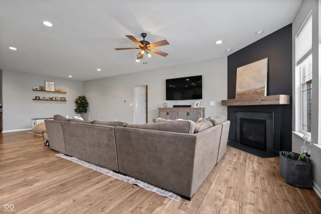 4726 W Lawrence Way, New Palestine, IN 46163 | MLS 22080314 | Listing ...