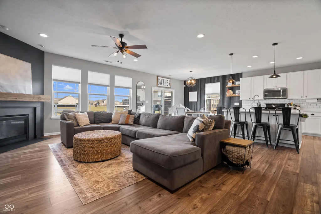 4726 W Lawrence Way, New Palestine, IN 46163 | MLS 22080314 | Listing ...